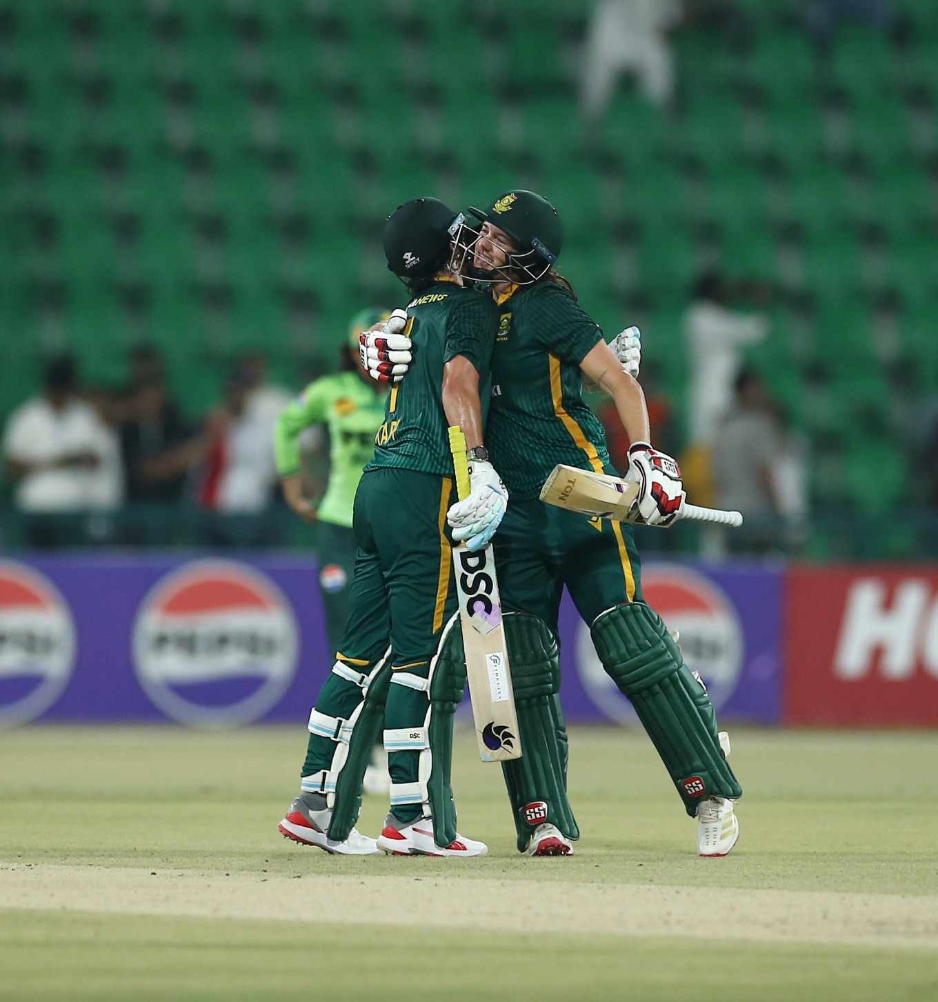 Twin Tons From Kapp And Brits Power The Proteas Women To Dominant Win ...